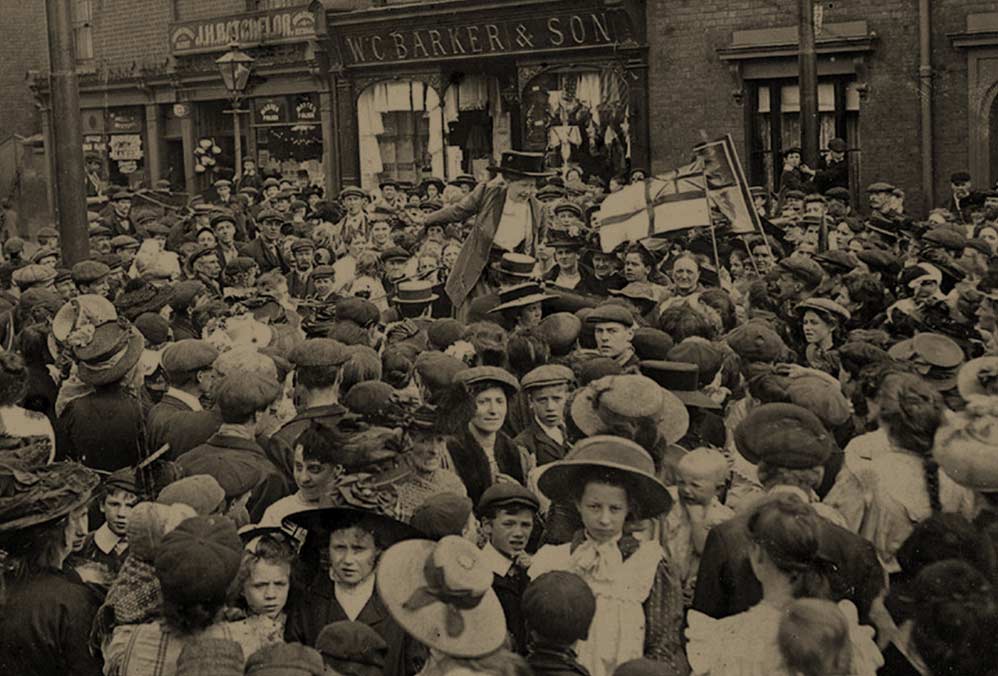 USING THE NEW MEDIA | Women Chainmakers